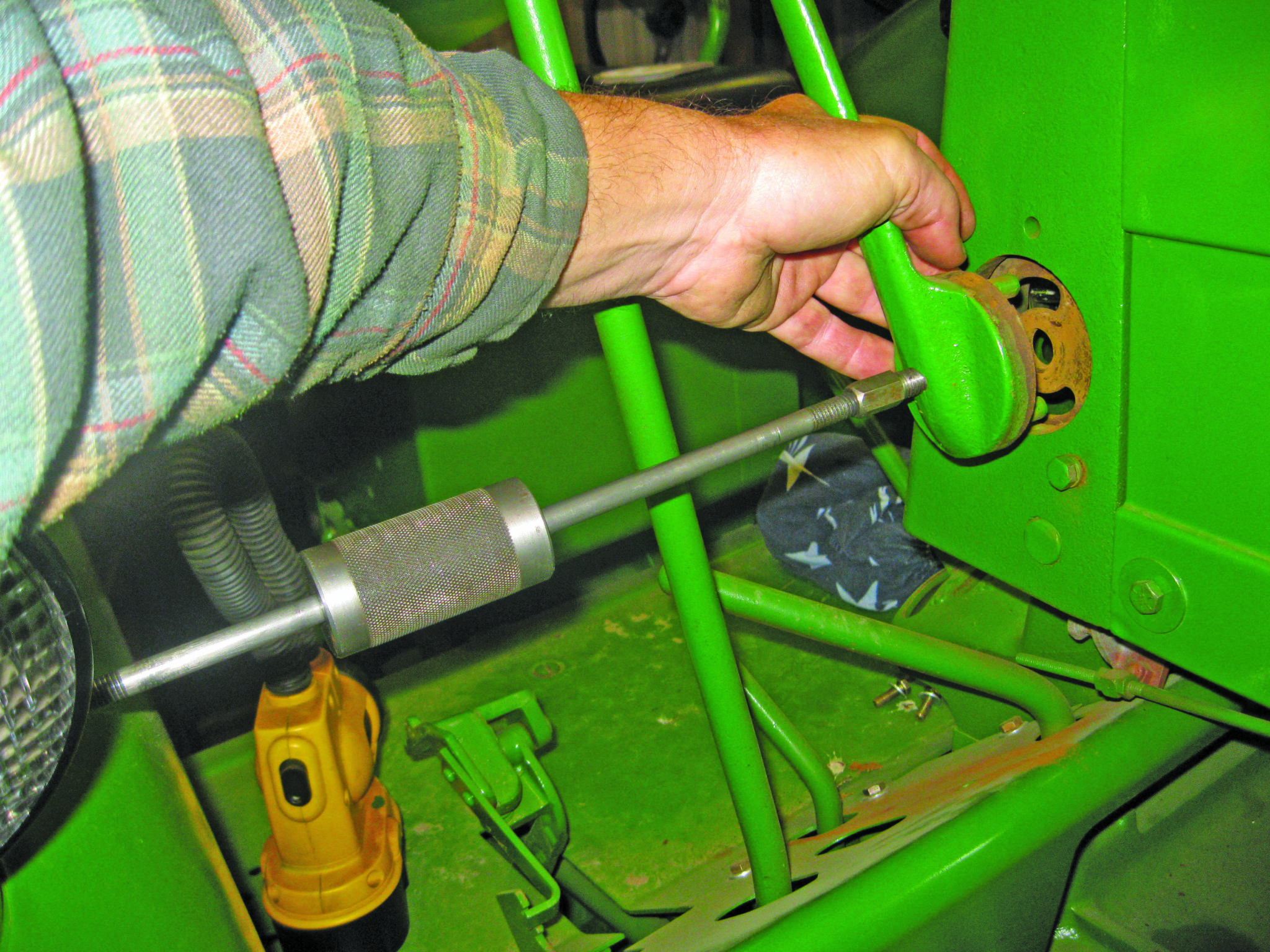 Fixing a Throttle Friction Disc. - Green Magazine