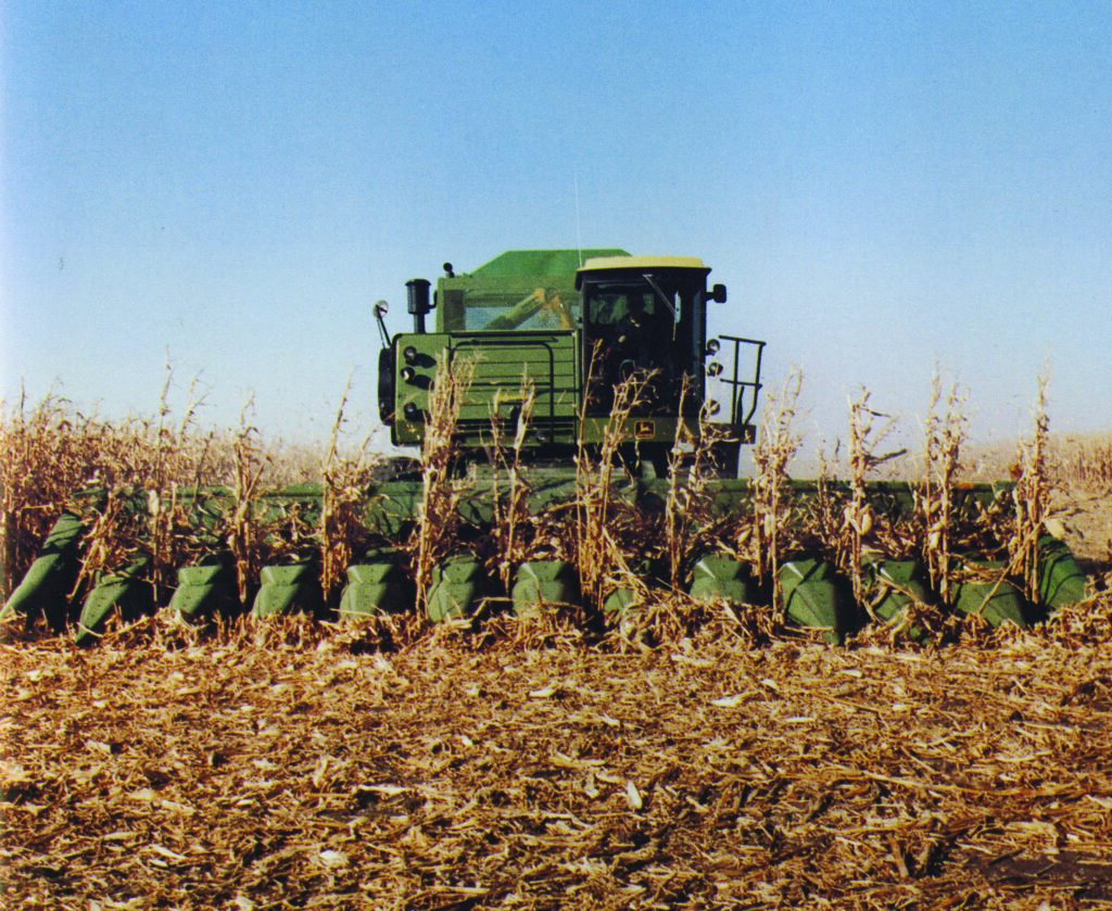 The 8820 Flagship of Deere's Titan Combines - Green Magazine