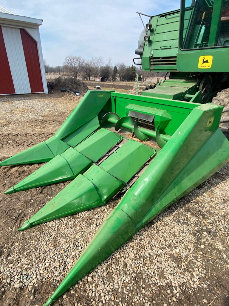 John Deere Combine Corn Head